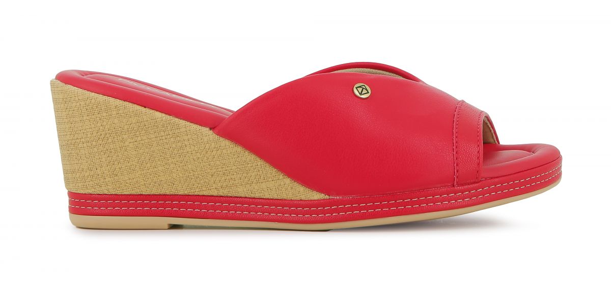 Trendi kožne ženske niske i visoke sandale Alpina.